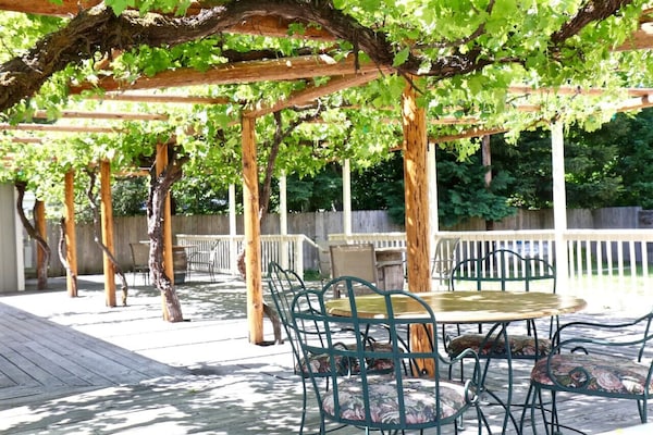 Caramella Room At Kerbyville Inn - Cave Junction, OR