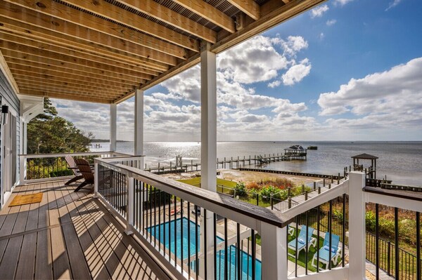 Luxury Retreat: Water Front With Private Pool, Hot Tub & Dock - Corolla, NC