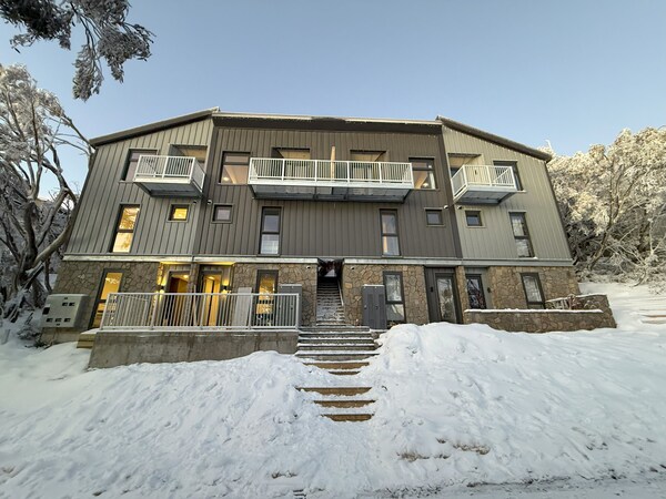Chic 3-br Ski Villa 450m Main Lift Winter Escape - Mount Buller