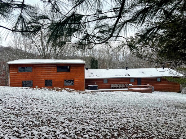Rustic Hocking Hills Lodge With Hot Tub, Fire Pit, & Scenic Winter Views! - Ohio