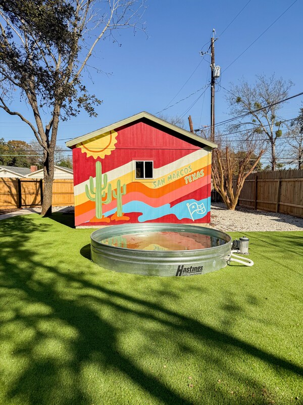 River Run Retreat - Cowboy Pool, Fire Pit & Pool Table! Close To Campus & River - San Marcos, TX