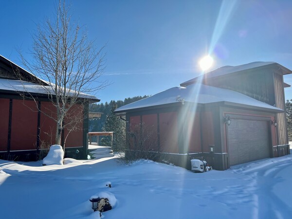 Jackson Creek Mountain Luxury Home - Helena, MT