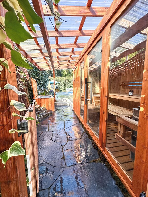 Pineapple Resort- Private Spa, Comforts Of Home - Richardson Grove State Park, Garberville