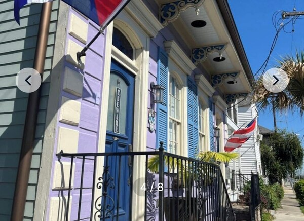 Bedroom And En Suite Bath In Historic  New Orleans Home With Pool & Wifi - Metairie, LA