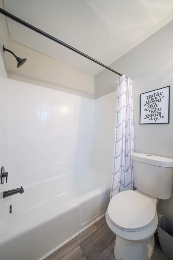 Ov Mosaic - Topaz Suite - Norfolk, VA
