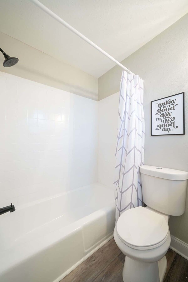 Ov Mosaic - Summer Suite - Virginia Beach, VA