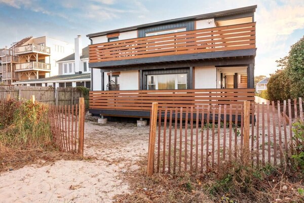 Sojourn 1 Br Beach Home With Private Beach Access - Virginia Beach, VA