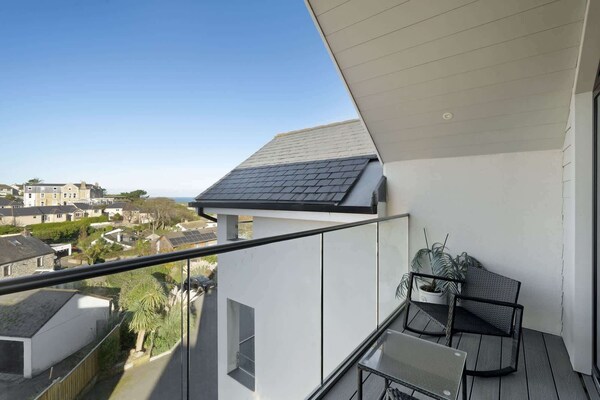 Bright & Modern Townhouse, Private Parking - Crantock