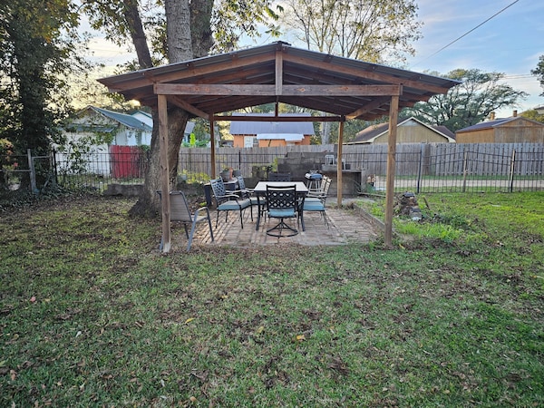 Charming Family Retreat - Greenwood, MS