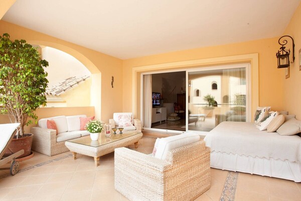 Encantador Apartamento Con Piscina - Marbella