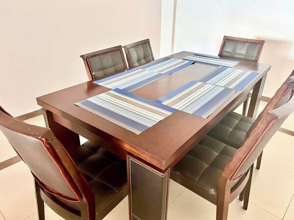 Spacious 3-bedroom Apartment In Vibrant Dar Es Salaam With Wifi Ac Swimming Pool - Dar es Salaam