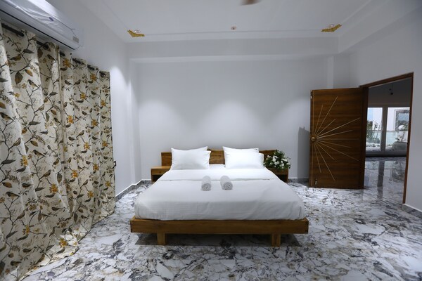 Poorna: New Luxury 5 Bhk Farmhouse W\/pool, Jacuzzi & Views - Hyderabad