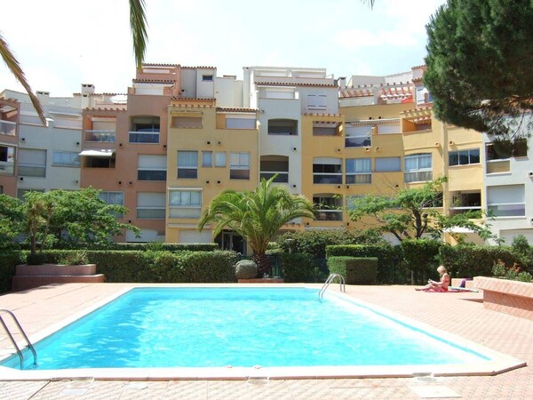 1 Bed Apartment / Centre Port - Marseillan