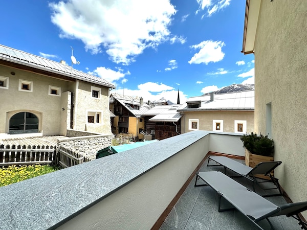 Terrassa-wohnung: Sonnenterrasse, Wellness Und Alpiner Charme - Zuoz