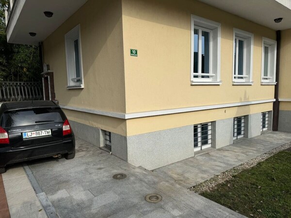 2br Apartment+ Balcony & Parking - Liubliana