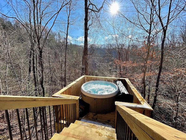Starry Night | Hot Tub | Brand New - Slade, KY