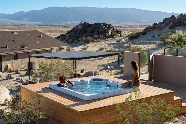 Black Star Oasis | Pool, Boulders & 15 Acres - Twentynine Palms, CA