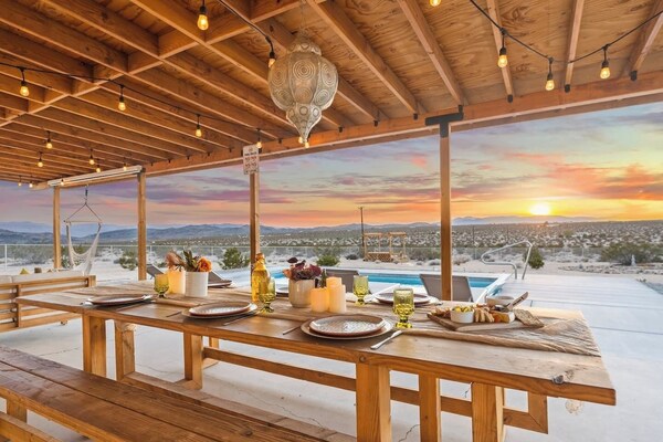 Remote Home: Heated Pool, Hot Tub, Workspace - Twentynine Palms, CA