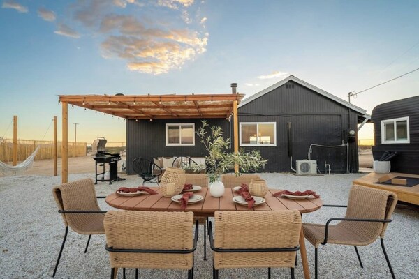 Remote Home | Shroom Room ~ Hot Tub ~ Pool ~ Sauna - Twentynine Palms, CA