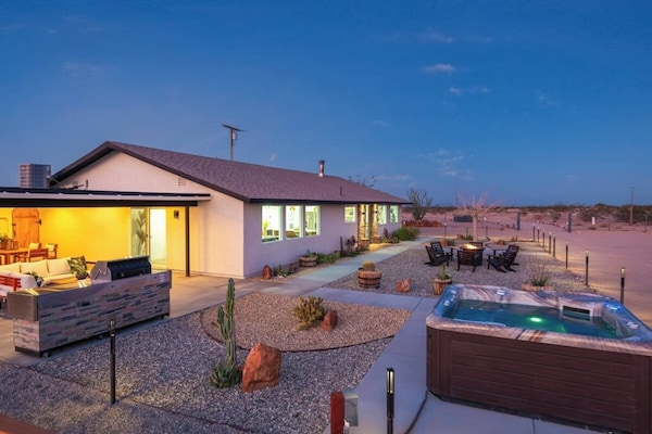 Winters Haven | Hot Tub, Sauna, Pool,desert Views - Twentynine Palms, CA