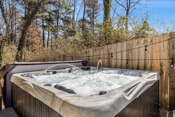 Cozy Cottage - Hot Tub, Fire Pit, King, 3bd - Asheville, NC