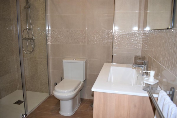 Apartment 'Sevilla 2' With Private Terrace, Wi-fi And Air Conditioning - Dosbarrios