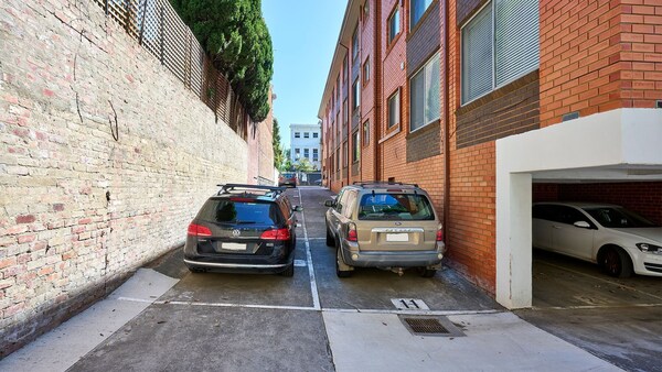1-bedroom Apartment With Complete Desk Setup - Cremorne