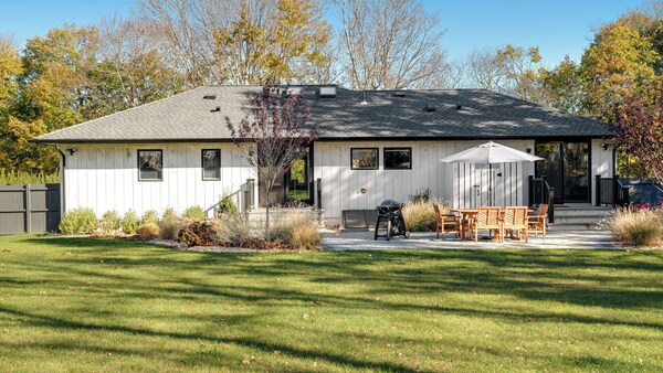 Spacious And Modern North Fork Home Close To Multiple Wineries, Perfect For... - Riverhead, NY