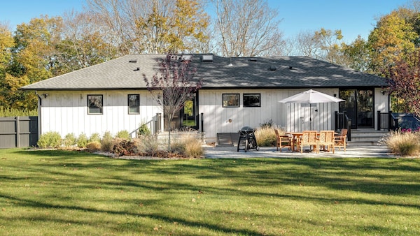 Spacious And Modern North Fork Home Close To Multiple Wineries, Perfect For... - Riverhead, NY