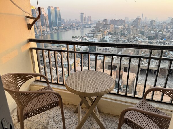 Cairo Panoramic Nile Window Has A 3-bedroom, Wide Reception High Speed Wifi, Ac. - Giza