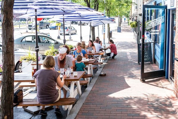 Bohemian Penthouse | 1min Walk Restaurants + Shops - Burlington