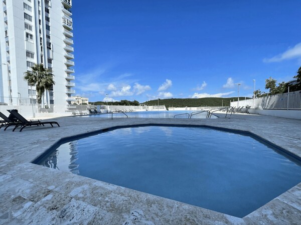 Oceanfront View Fajardo, 2 Bdrm+2ba Condo A/c, Olympic Sized Outdoor Pool, Wifi - Fajardo