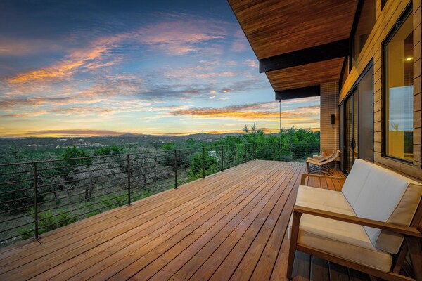 Hill Country Haven  Forest Views  Fire Pit  Guesthouse - Lake Travis, TX