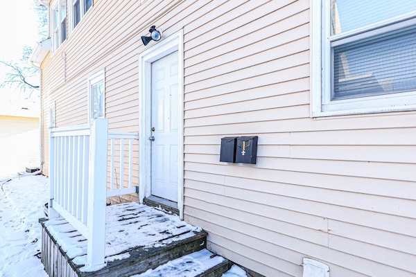 Stylish Downtown Fargo 2 Bedroom, Steps From Sanford - North Dakota