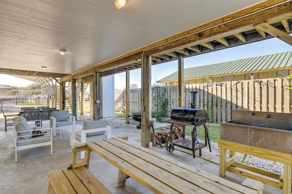 2 Mi To Beach + Fishing Pier: Gulf Coast Retreat - Port O'Connor, TX