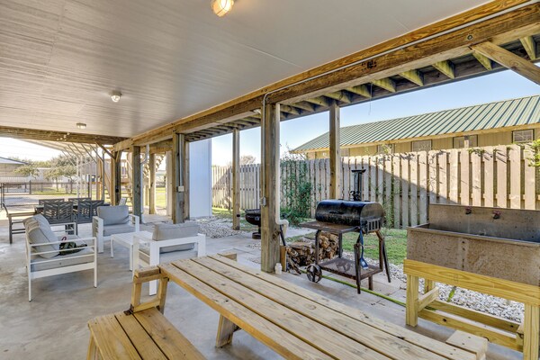 2 Mi To Beach + Fishing Pier: Gulf Coast Retreat - Port O'Connor, TX