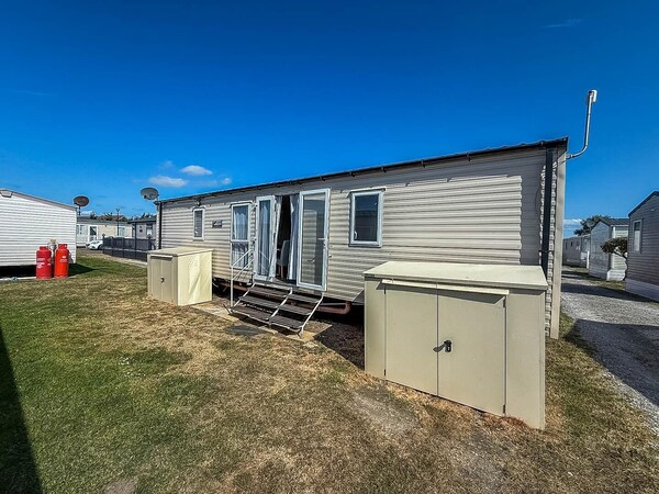 4 Berth Caravan With Unlimited Wi-fi At Suffolk Sands Holiday Park Ref 45022b - Harwich