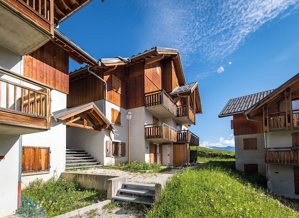Apartment For 4 To 6 People In Albiez-montrond - Valloire