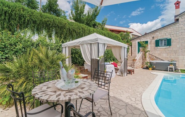 Belle Maison à Gala Otok Avec Sauna - Sinj