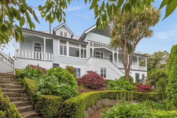 Luxury Villa On Napier Hill - Napier