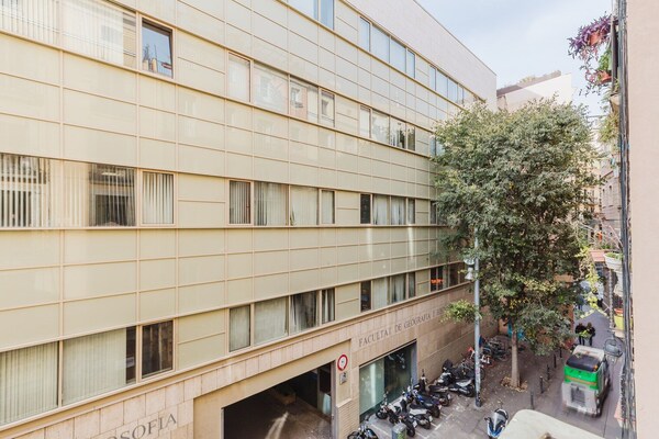 Blueground | El Gòtic, Ac & W/d, Nr La Rambla - Barcelona