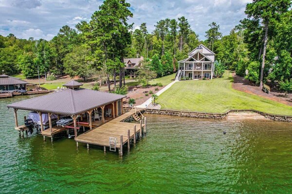 Sleeps 10, Paddleboards, Canoe, Pool Table + More! - Milledgeville, GA