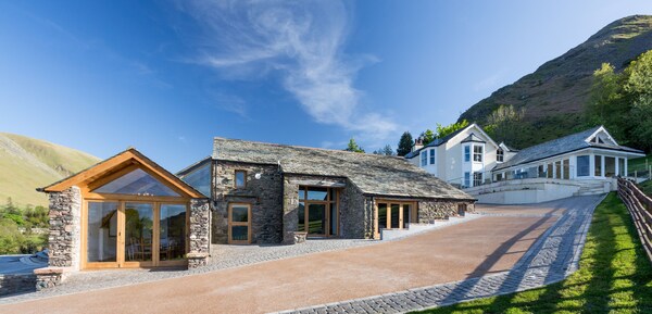 The Great Barn -  Luxury Home With Lake Access - Dog-friendly - Pooley Bridge