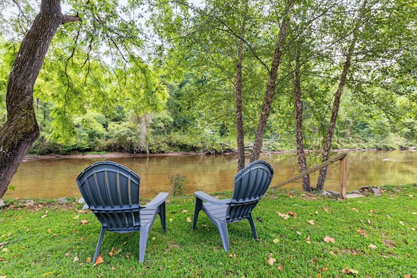 Smoky Mountain Riverfront Lodge: 4 Bedrm On The Tuckaseegee River In Sylva Nc - North Carolina
