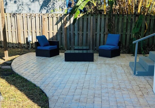 Charming 3-bedroom Wifi Renovated In Delightful Hollywood. 8min Beach 5min Lake - Miramar, FL