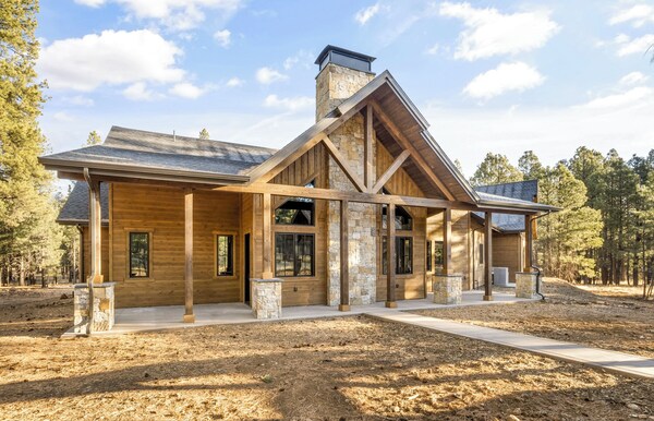 Large Luxury 5-br Flagstaff Cabin On 8 Acres - Flagstaff, AZ