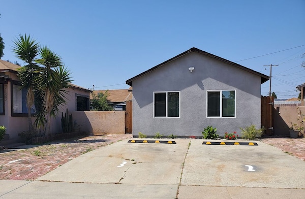 Charming 1bed+1bath A House Parking+laundry - Los Angeles, CA