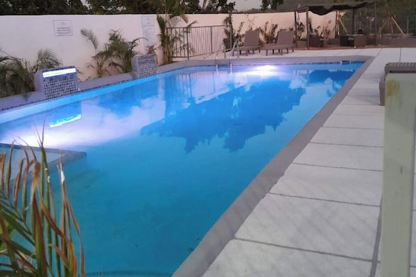 Montana Villa-ochorios-sleeps6-aircon-pool-tv-wifi - Ocho Rios