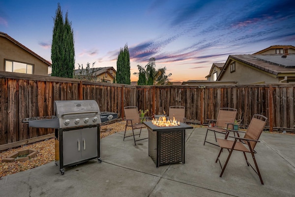 Napa Wine Country Hot Tub/arcade/pool Table Fun 5b - Napa, CA