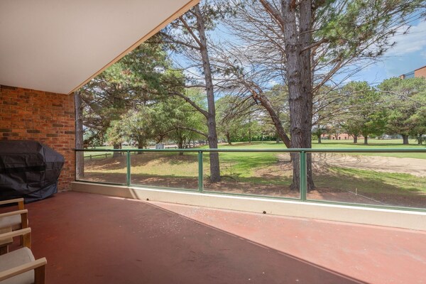 Bright 2-bed Apartment Near Scenic Attractions - Canberra